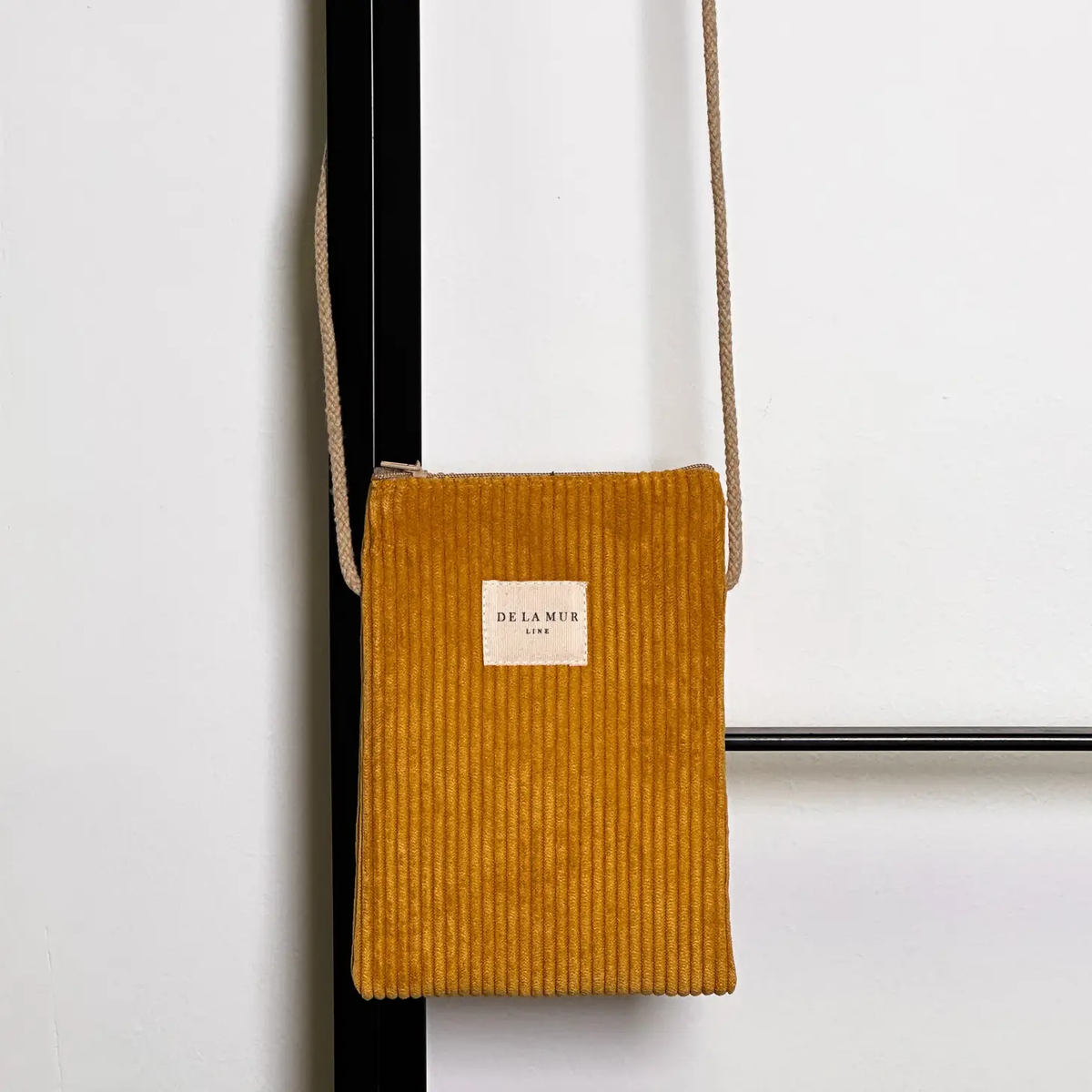 Mobile Phone Crossbody Bag - Taz – Fenwick Float-ors